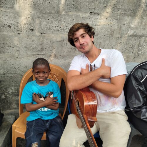 Paula Fernández, voluntaria de Amigos de Monkole en La Nueva España ...